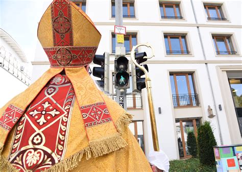 Nikolaus Verbindet Menschen Der Dom
