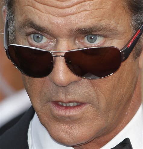 Мел Гибсън Лайф Dir Bg