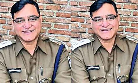 ఒకరు కాదు ఇద్దరు కాదు 6000 మంది ఆడపిల్లల్ని చదివిస్తున్న పోలీస్ ఇతని