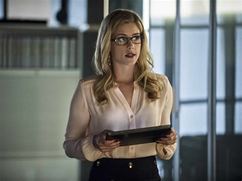 Felicity Will Explore New Territory In ‘arrow Season Five Heroic