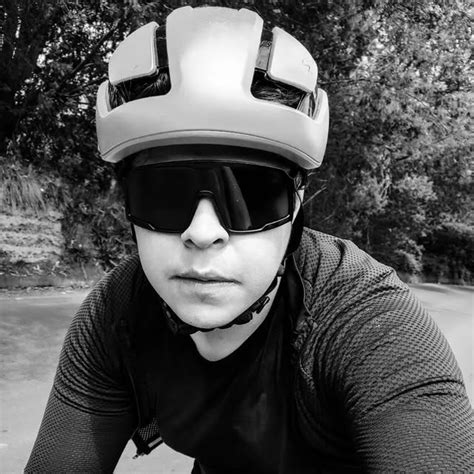 E R I C K A N D R A D E Erickandradey • Threads Say More