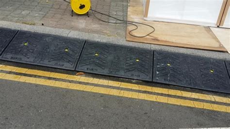 현장동영상 차량진입판차량턱받침진입판주차턱방지턱턱고임차량턱받침차량진입판휠체어진입판점포진입판고강도진입판자동차진입판주차장진입판유모차진입판경계석진입판