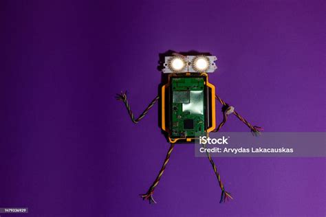 줄기 로봇 로봇 공학 및 전자 공학 Diy 로봇 공학 아이들을 위한 Stem 교육 공간을 복사합니다 0명에 대한 스톡 사진 및 기타 이미지 Istock