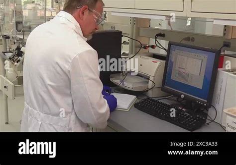 Analytical Chromatography Stock Videos And Footage Hd And 4k Video Clips Alamy