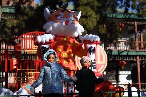 北京市属公园春节游园会即将开幕 推出45项主题活动游客冰雪园林