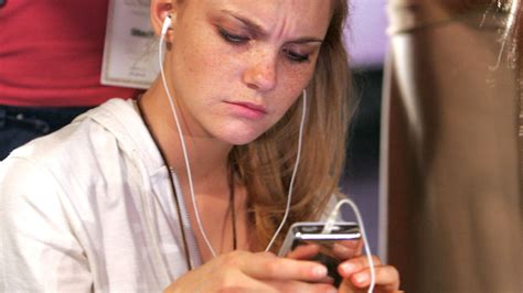 Apple Music Deletes Downloaded Songs On Hard Drives Teen Vogue