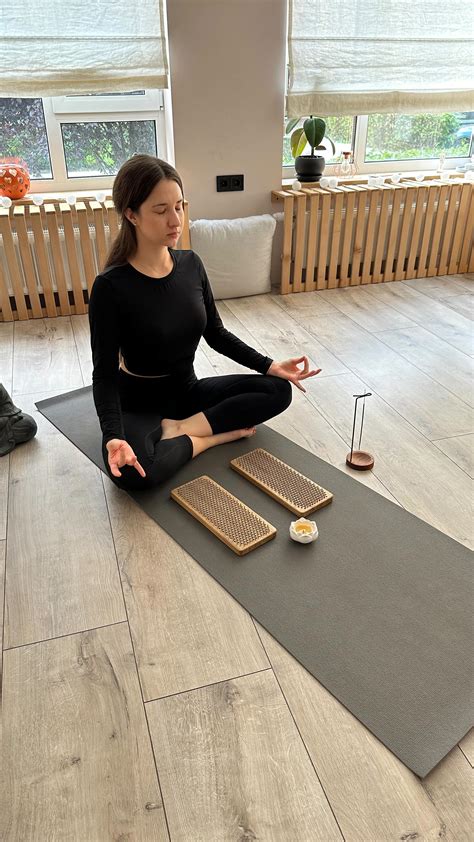 Цвяхостояння • Комфорт Таун • Київ • Цвяхотерапія • Стретчинг Цвяхостояння це практика яка