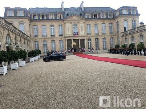 Ерөнхийлөгч Эммануэл Макрон Монгол Улсын Ерөнхийлөгч У Хүрэлсүхийг албан ёсоор угтан авч