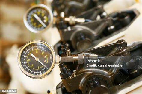 차량 엔진 모델 엔진 배기 밸브 및 흡기 밸브 엔진 및 자동차 예비 부품의 스프링 밸브 작업으로 인해 손상된 기계 부품 0명에 대한 스톡 사진 및 기타 이미지 Istock