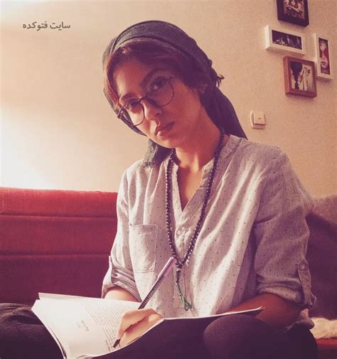 بیوگرافی مونا کرمی بازیگر با عکس خانواده و داستان زندگی