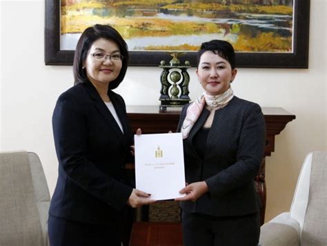 Монгол Улсаас АНУ ын Сан Франциско хотод суух Ерөнхий консул Б Ургамалцэцэгт консулын патентыг