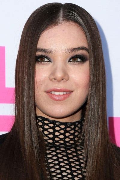 Hailee Puring Steinfeld Tumbex