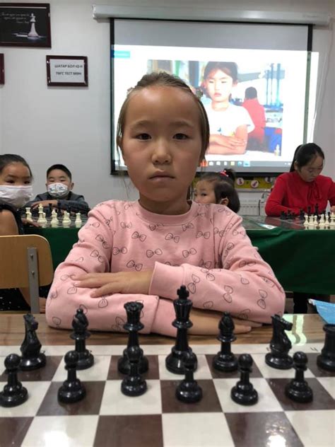 Мөнгөн Морь Шатар тоглохоос өмнө сууж сурах нь чухал Facebook