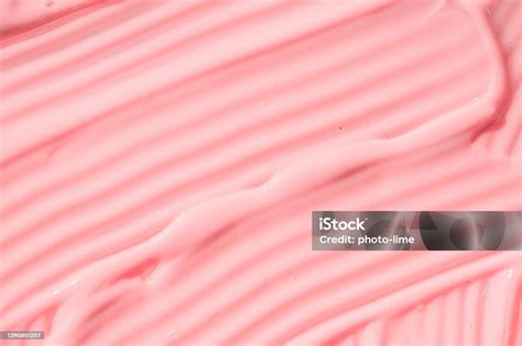 크리미 핑크 스킨케어 로션 무스 제품 클로즈업 복숭아 크림 모이스처 라이저 확산 자외선 차단제 화장품 얼룩 배경 모이스처라이징 뷰티 크림 밤 스와치 핑크 페인트 요구르트