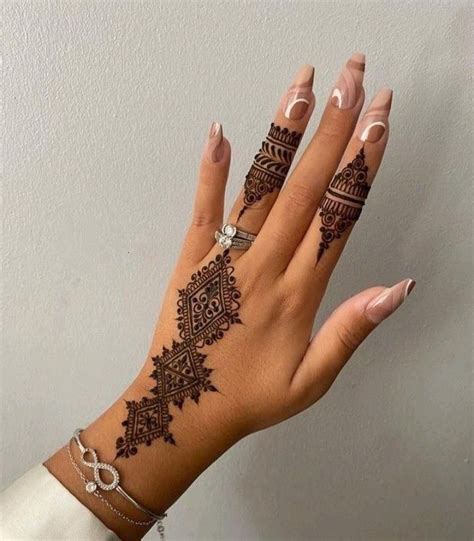 Épinglé Par Kina Sur Épingles Créées Par Vous Tatouage Au Henné