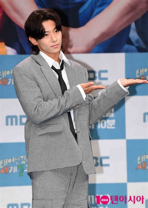 덱스 잘생긴 기안84 첫 공중파 출연 행복한 미소 Ten포토 텐아시아