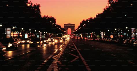 분홍빛 하늘 아래 교통량이 많은 거리 사진 Unsplash의 도시 이미지