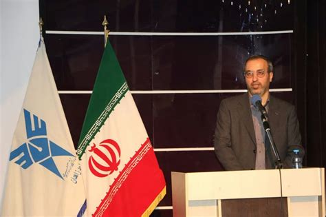 دانشگاه‌های آزاد باید از آموزش محور به سمت دانشگاه کارآفرین تغییر رویه