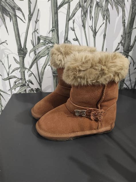 Продам угги 26 размер Next