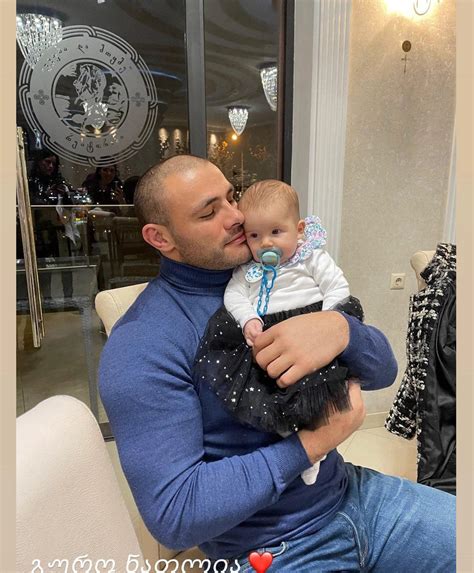 ვისი შვილი მონათლა ანუკი არეშიძემ გუ­რამ თუ­შიშ­ვი­ლმა და მამა საბამ ფოტოები ნათლობის