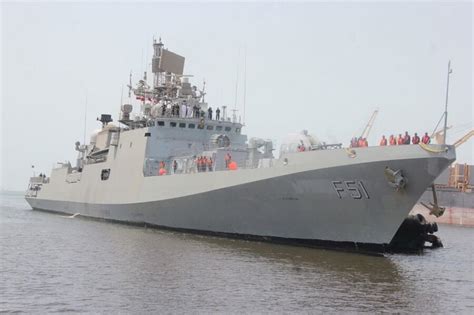 پهلوگیری ناو رزمی نیروی دریایی هندوستان در بندرعباس ایسنا