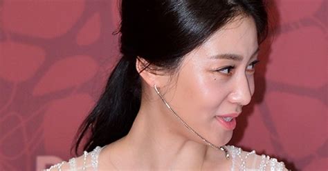 [t포토] 류효영 역대급 노출 의상