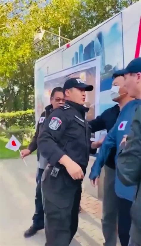 “Восток” цэргийн сургуулилалтыг эсэргүүцсэн монгол иргэдийг ЦАГДАА НАР тарааж ЯПОНЫ ДАЛБААГ