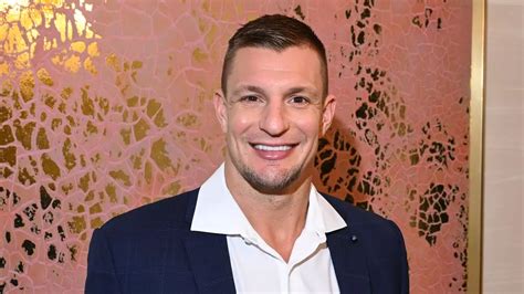 Knock Knock Keanu Reeves Was Forced To Film Sex Scene With Director Eli Roths Wife As He Watched