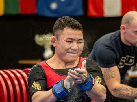 Э Нанзаддорж пауэрлифтингийн ДАШТ ээс хүрэл медаль хүртлээ Isee Mn