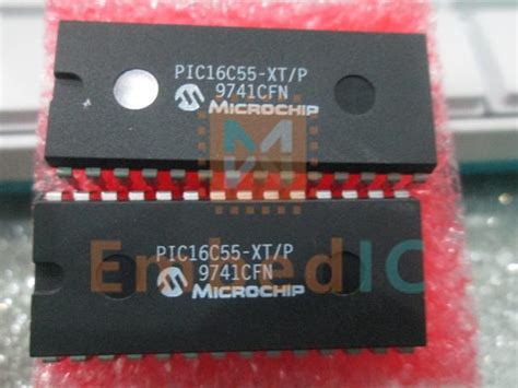 PIC16C55 XT P Microchip 8bit MCU EmbedIc