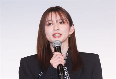 朝比奈彩、初主演映画で初の母親役 助産師アシスタントの経験生かす｜シネマトゥデイ