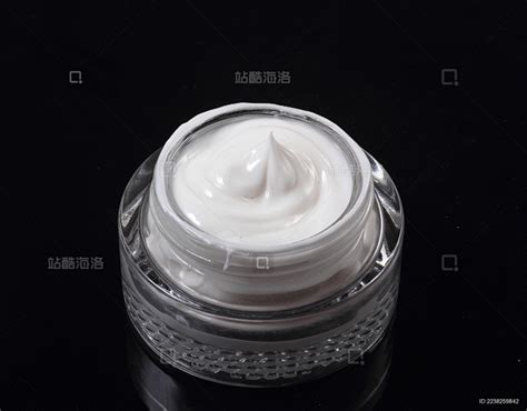 乳白色化妆品膏体造型