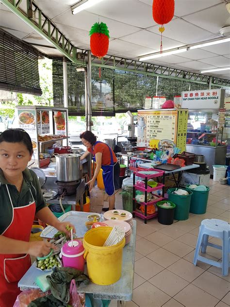 青蛙生活點滴 Froggys Bits Of Life 咖喱猪肠粉酿豆腐 Curry Chee Cheong Fun And Yong Tao Foo 贵宾楼美食中心 Restoran