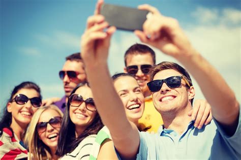 Viagem Em Família Ou Grupo Com Os Amigos