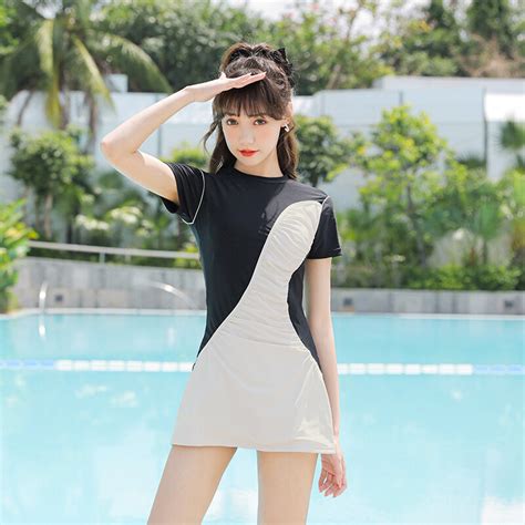 ชุดว่ายน้ำวันพีช ขาสั้น ผ้าเนื้อดี งานดี มีฟองและซับใน ผ้าใส่สบาย Swimsuit 2313 Uu Center