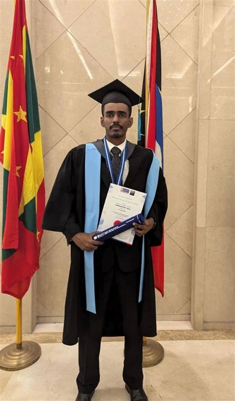 Graduation Softwareengineering Kingstonuniversity Topperformer Grateful Mahin Hameem 19