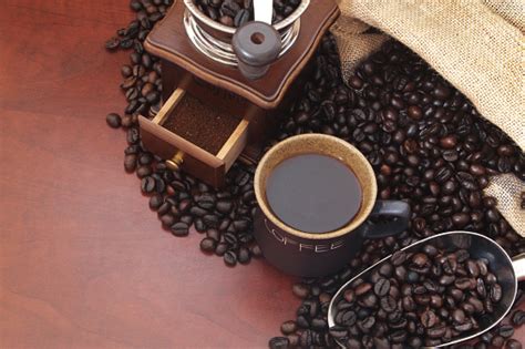 커피 원두 삼베 자루 스쿱 및 커피 한 잔이있는 수동 커피 분쇄기 갈색에 대한 스톡 사진 및 기타 이미지 갈색 검은색