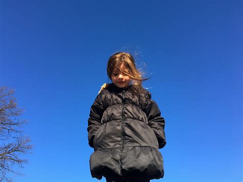 무료 이미지 산 겨울 하늘 귀엽다 여자 초상화 어린 청소년 푸른 라이프 스타일 건강한 웃고있는 미소 정상 회담 코카서스 사람 쾌활한 얼굴