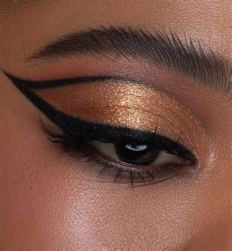 40 Trendy Eyeshadow Looks White Eyeshadow Rhinestone Graphic Liner
