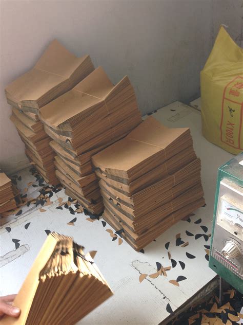 芒果专用套袋双层白色纸防水防虫套袋枇杷套袋凯特芒果套袋果袋 枇杷套袋 芒果套袋 葡萄套袋 山东莱阳一品金农水果套袋加工厂