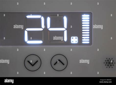 Digital Temperature Sign Hi Res Stock Photography And Images Alamy