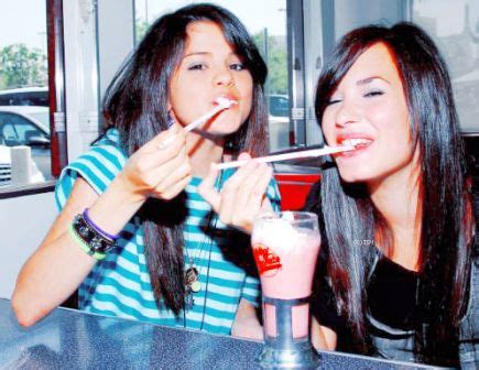 Selena Gomez And Demi Lovato On Barney Selena Gomez Area