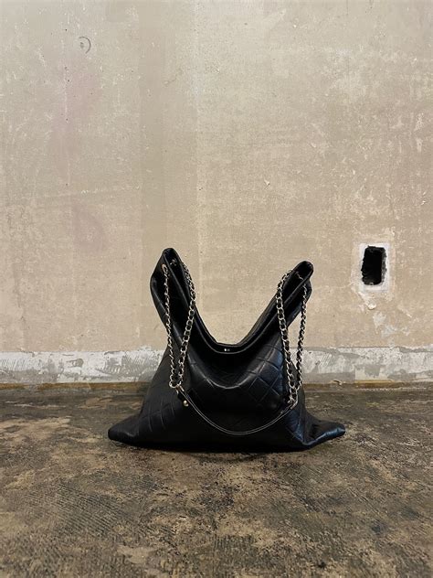 【m U L 2026 3】one Handlesheet Bag Black Quilting Emboss Series Champdelarose