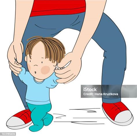 걷는 법을 배우는 어린 아기 소년 어린 아버지가 아들을 돕고 유아를 잡고 첫 걸음을 내딛습니다 원래 손으로 그린 만화 일러스트레이션 가족에 대한 스톡 벡터 아트 및 기타
