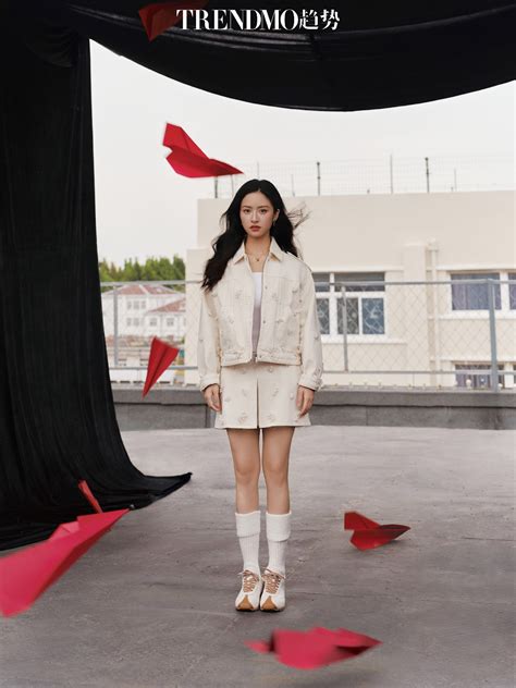 China Entertainment News Shen Yue Covers Fashion Magazine