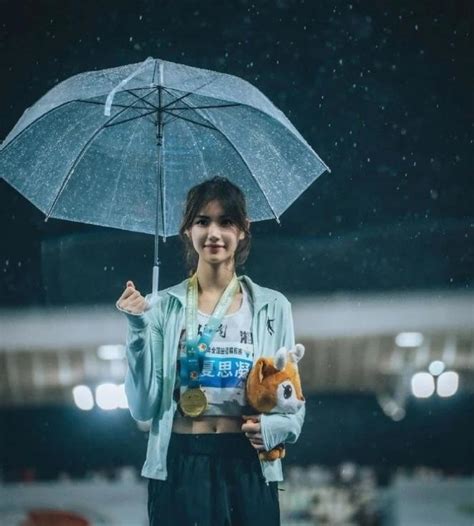 Track And Field Goddess Xia Sining Boldly Shows Off Her Beautiful Back