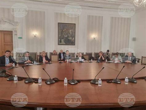 Конституционната комисия в НС допусна за изслушване тримата кандидати за членове на