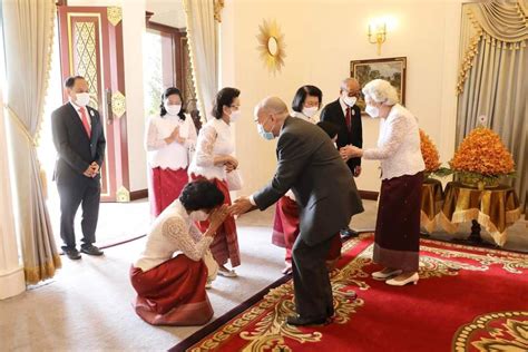 ព្រះមហាក្សត្រ និងសម្តេចម៉ែ សព្វព្រះរាជហឫទ័យប្រោសព្រះរាជានុញ្ញាតដល់គណៈប្រតិភូកាកបាទក្រហមកម្ពុជា