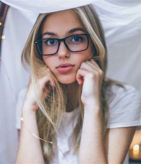 Cute Girls 37 Pics Cute Girls 37 Pics