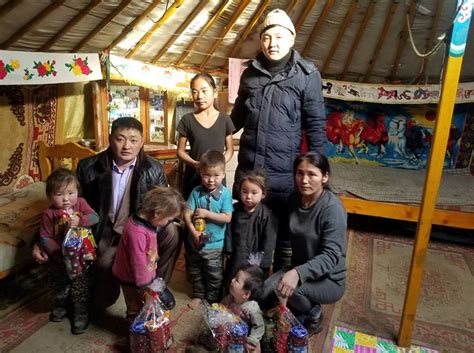 Шинэ жилийн баярыг тохиолдуулан зорилтот бүлгийн хүүхдүүдийг баярлуулах хүүхэд насны аз